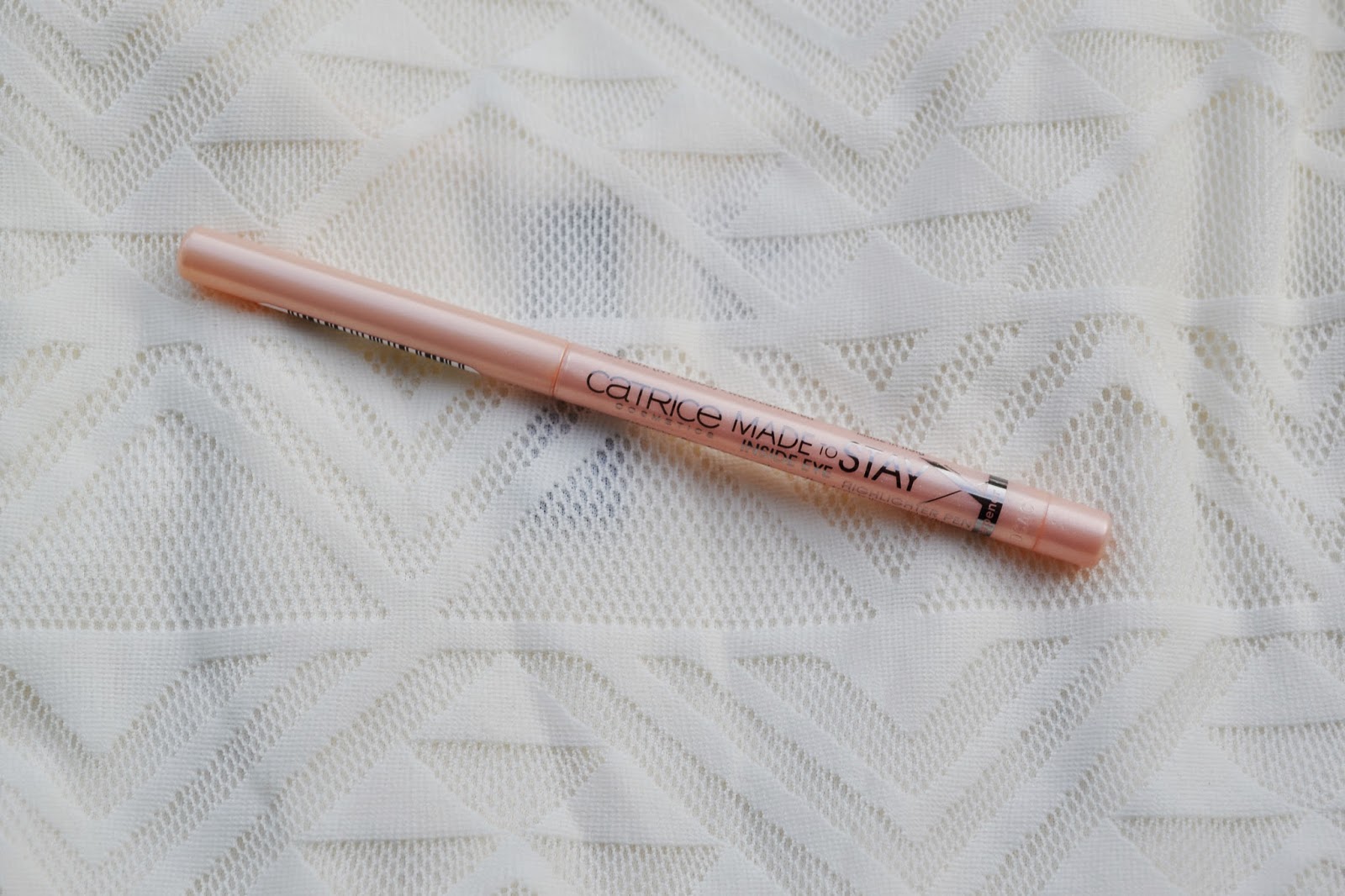 Catrice Made to Stay Inside Eye Highlighter Pen | unvmtest