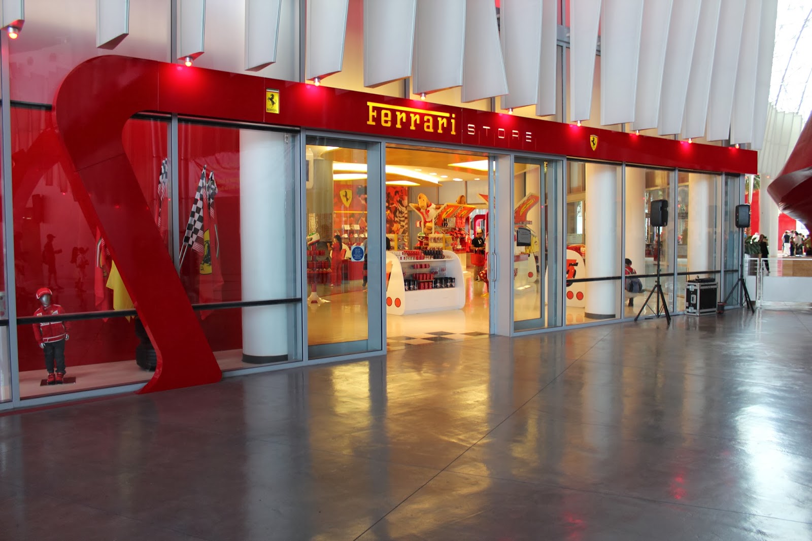 F1 - 4 - LIFE: My trip to Ferrari World last month