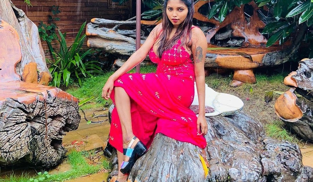 Actress Elakkiya Latest Hot Photoshoot Pics in Pink Dress - Actress-Gallery