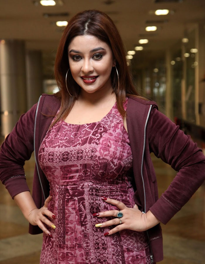 Payal Ghosh Wiki, Biography, Dob, Age, Height, Weight, Affairs and More