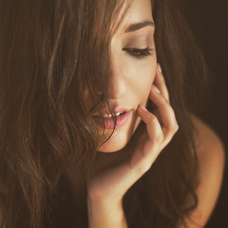 ECO GLAMAZINE: WONDER WOMAN: Hollie Piper