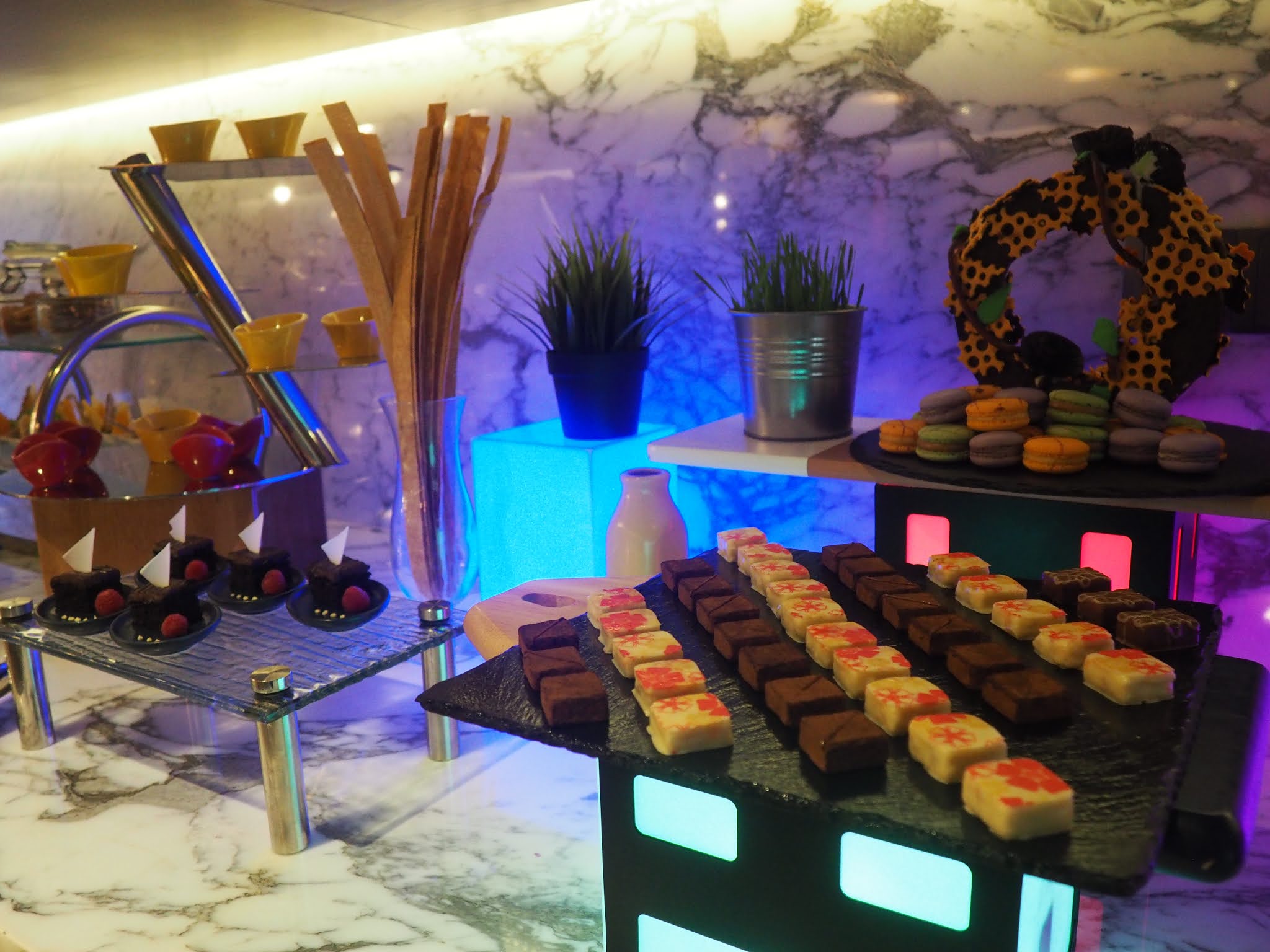 VinaTraveler's Blog: My Top 20 Best Hotel Club Lounges!