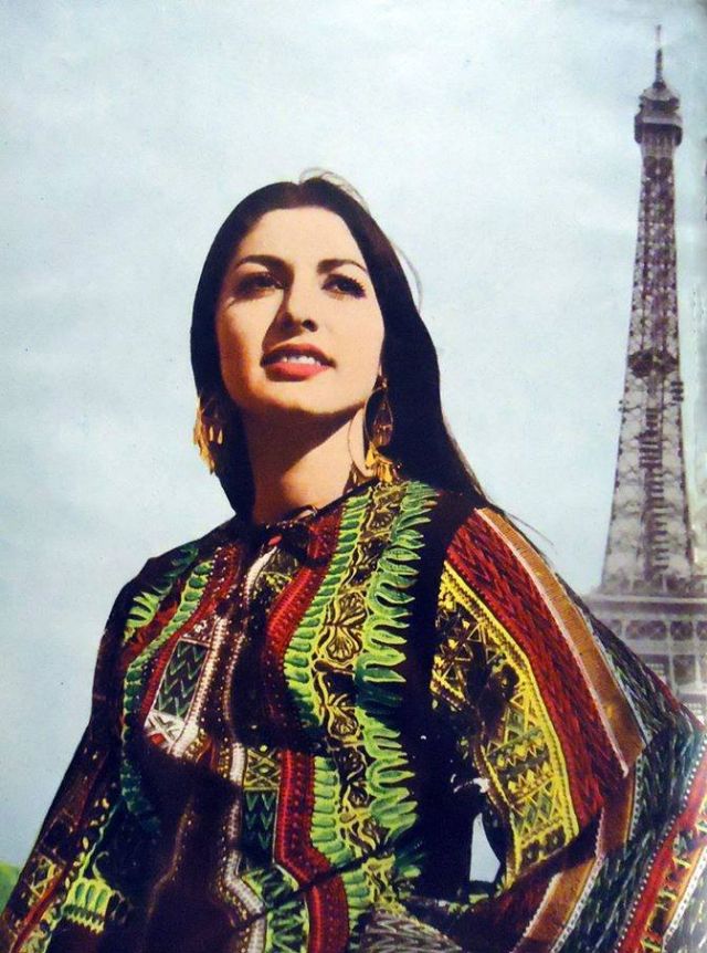40 Fascinating Photographs of Googoosh, One of Iran's Biggest Pop Stars ...