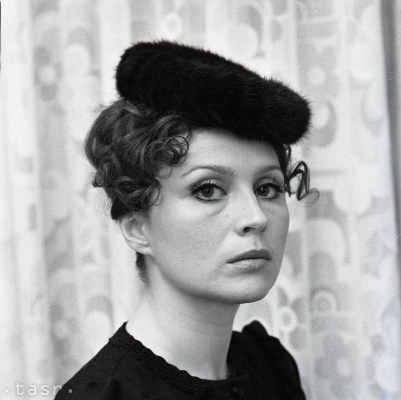 The “First Lady of Slovak Theater”: 28 Gorgeous Photos of Emília ...