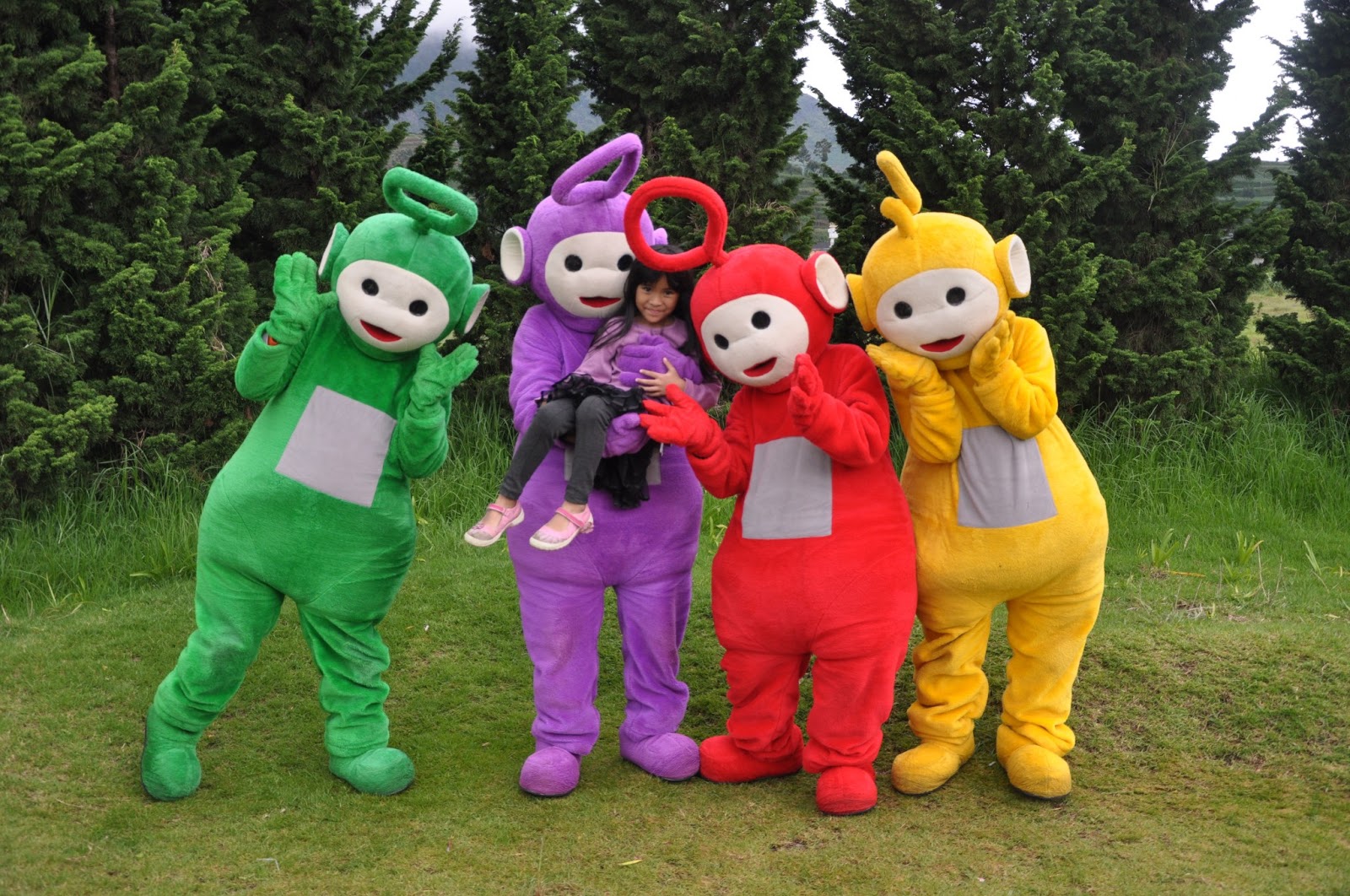 RAMZI SMART TRAVEL: Take picture with teletubbies at arjuna temple area