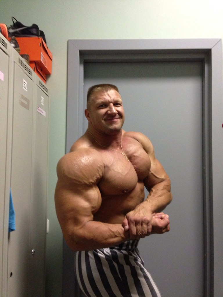 Muscle Lover: Huge Russian muscle daddy - IFBB Pro bodybuilder Sergey ...