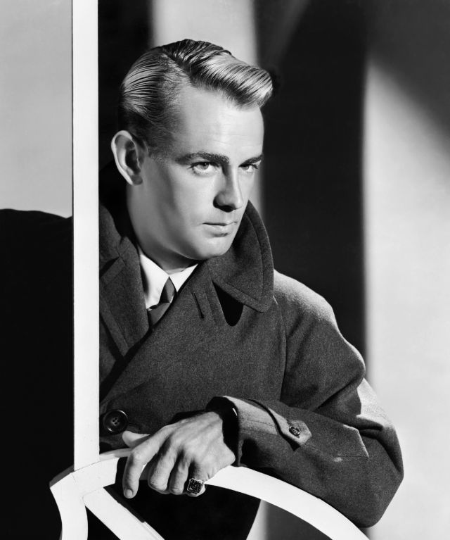 35 Handsome Portrait Photos of Alan Ladd in the 1940s ~ Vintage Everyday