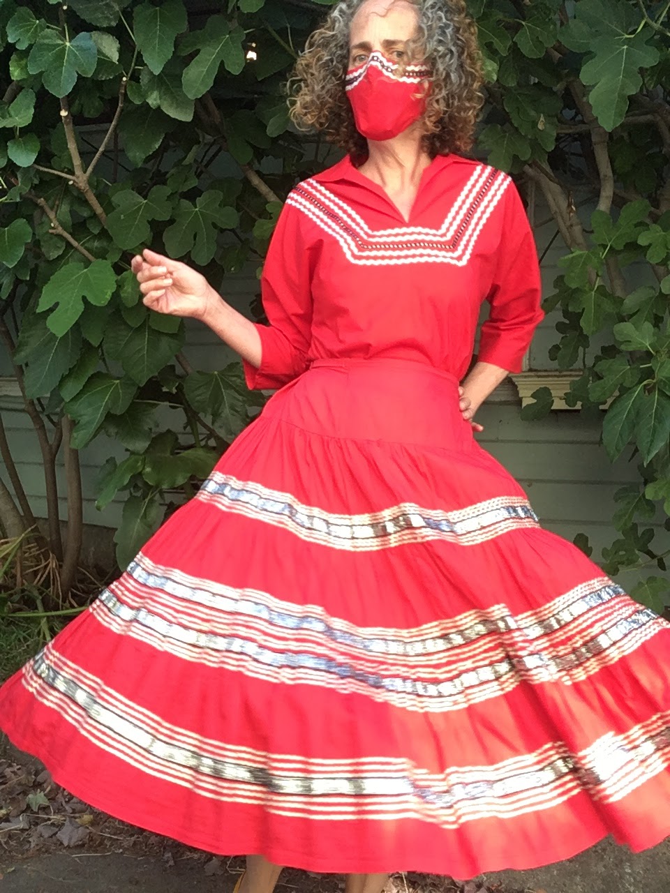 Completing a 1950s Patio Dress