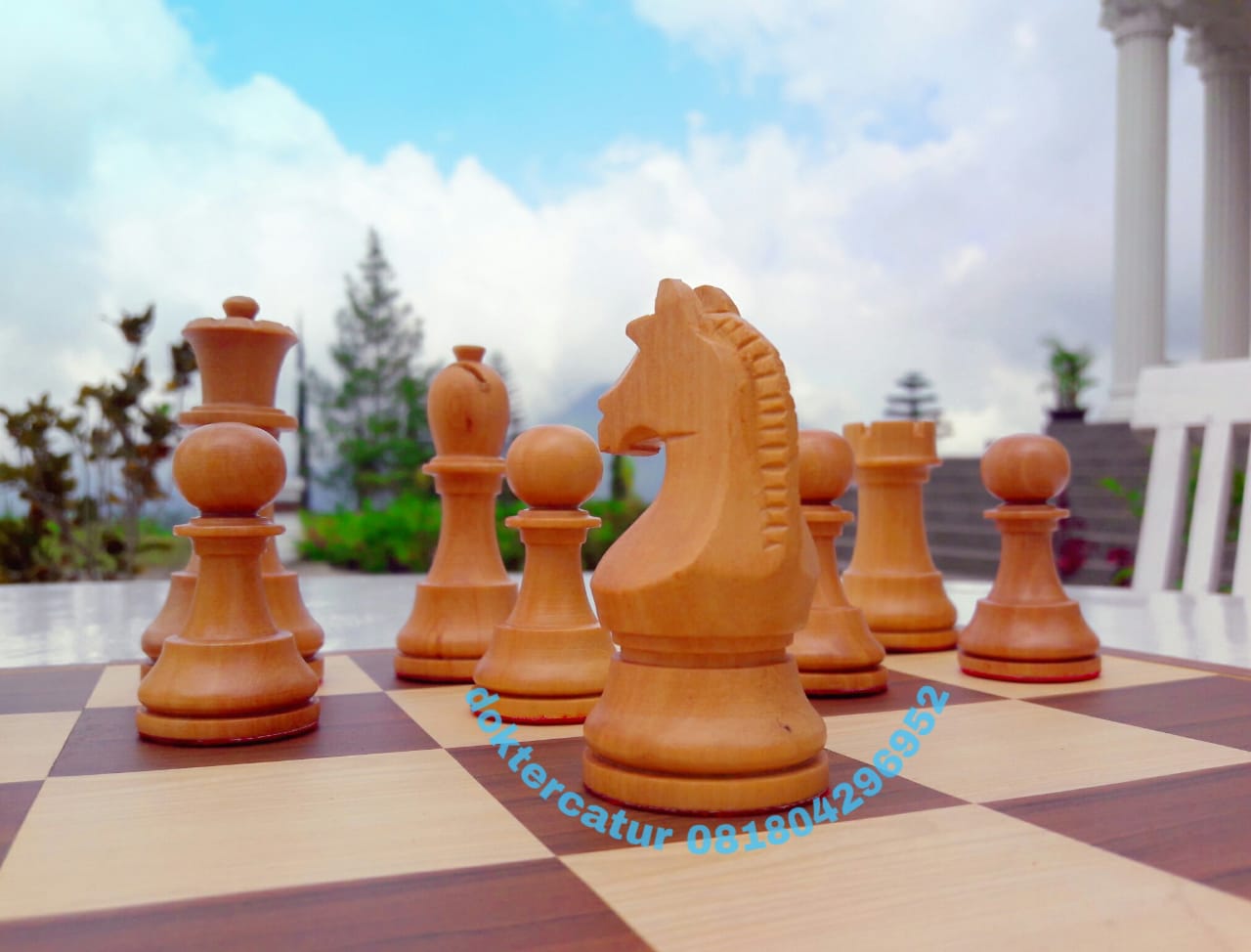 doktercatur: Catur kayu world championship chess set Magnus Carlsen.