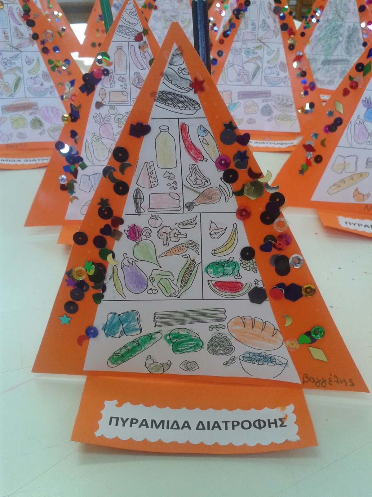 ΤΑΞΙΔΙ ΜΕ ΤΟ ΑΕΡΟΣΤΑΤΟ ΤΟΥ ΝΗΠΙΑΓΩΓΕΙΟΥ: η πυραμιδουλα μας, ΤΟ ΠΙΑΤΟ ...