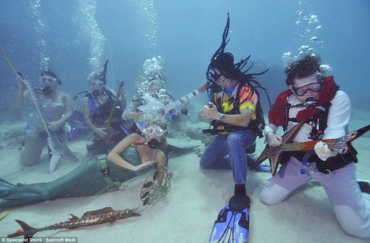 Green Dune: Underwater festival in Florida