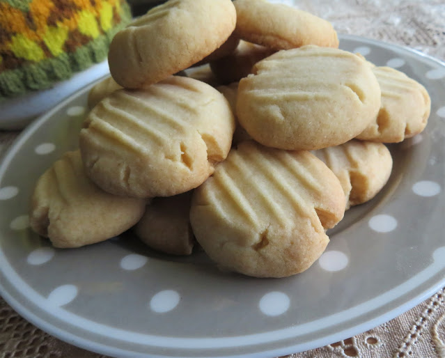 Mary Berry's 3-Ingredient Fork Cookies | The English Kitchen