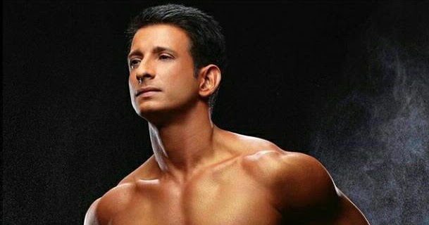 Shirtless Bollywood Men: Sharman Joshi's buff bod