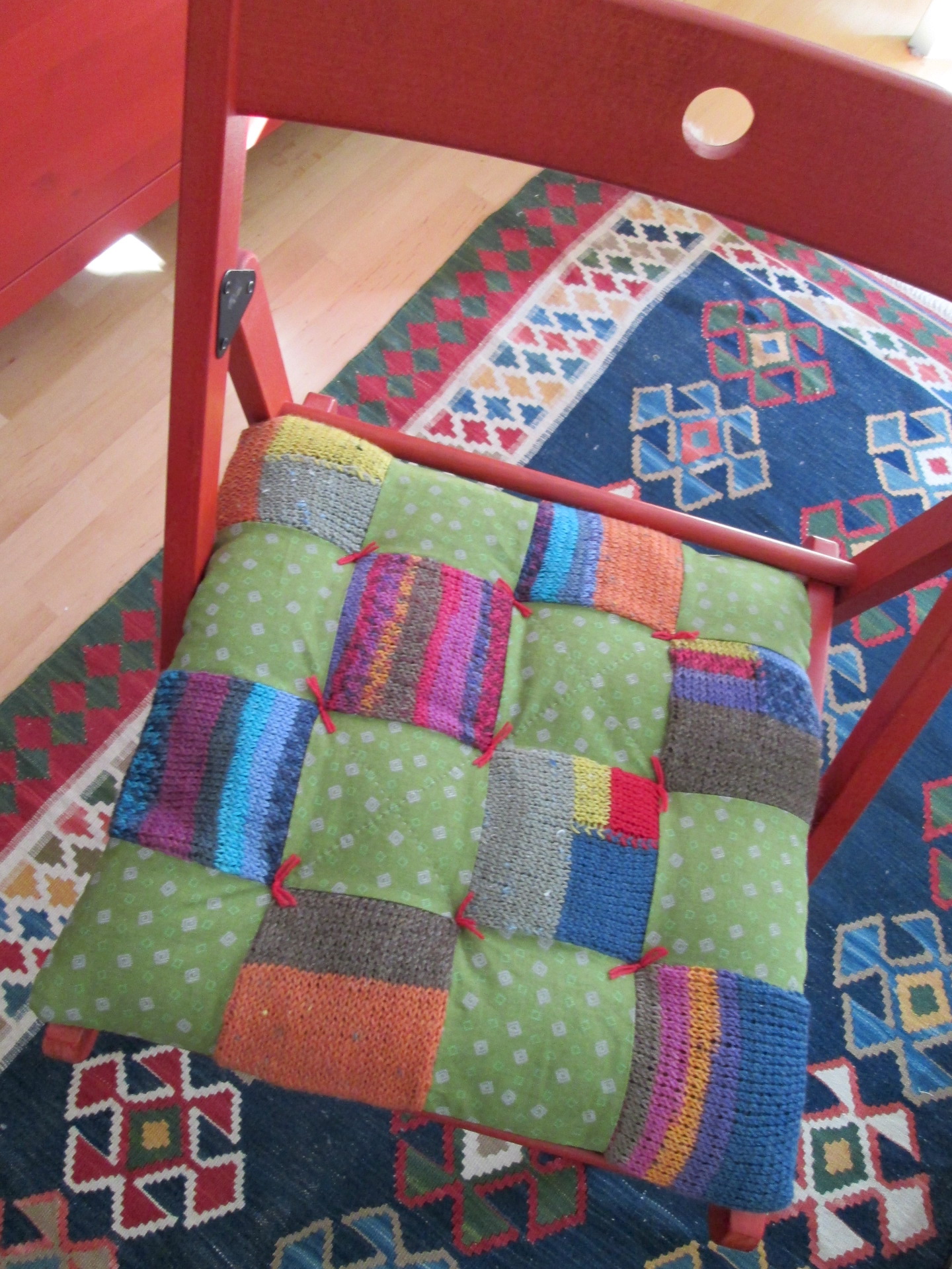 Lupinequilts: Cushions with Knitted Squares
