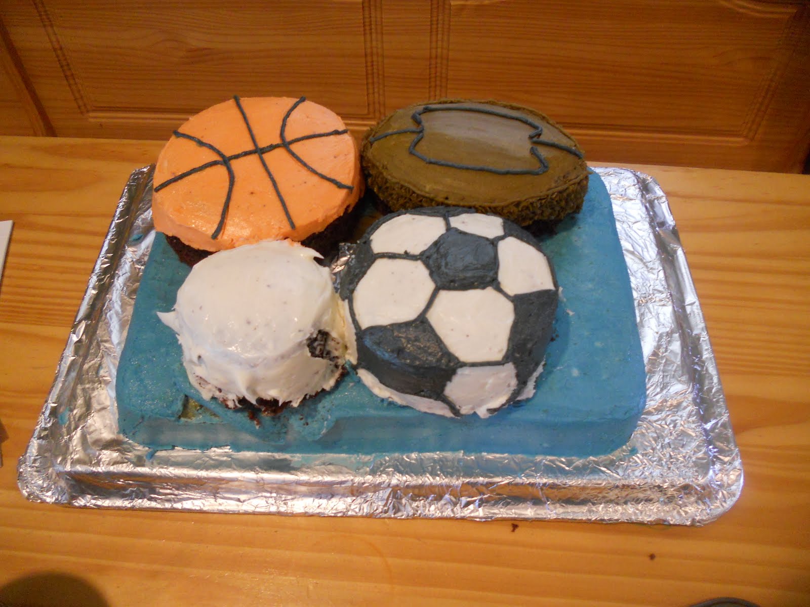 A Simple Life: How to Make a Ball Birthday Cake