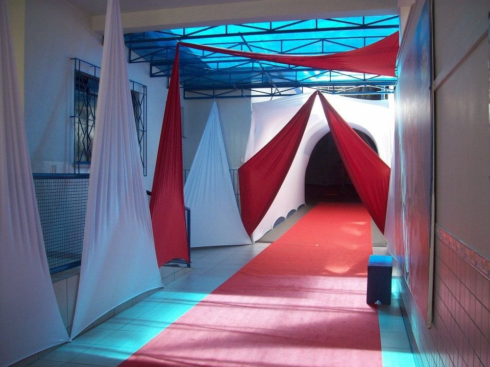 DALISOM PRODUÇÕES : DECORAÇÃO COM TECIDOS DE VARIAS CORES