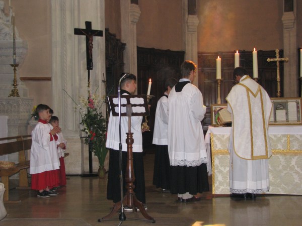 CATHOLICVS: La Santa Misa tradicional a través de imágenes tomadas en ...