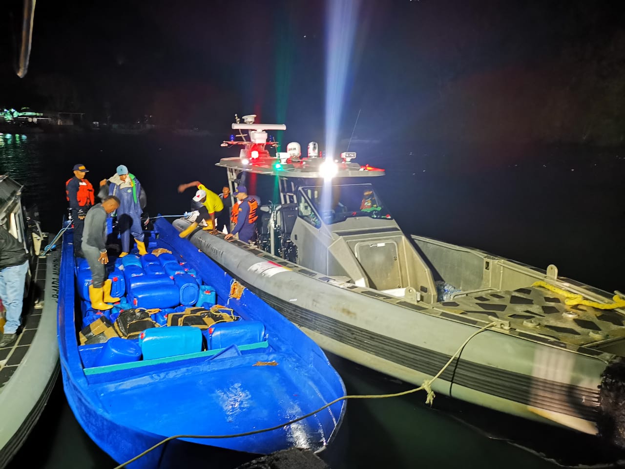 Armada de Colombia intercepta Go Fast con cargamento de cocaína que era ...