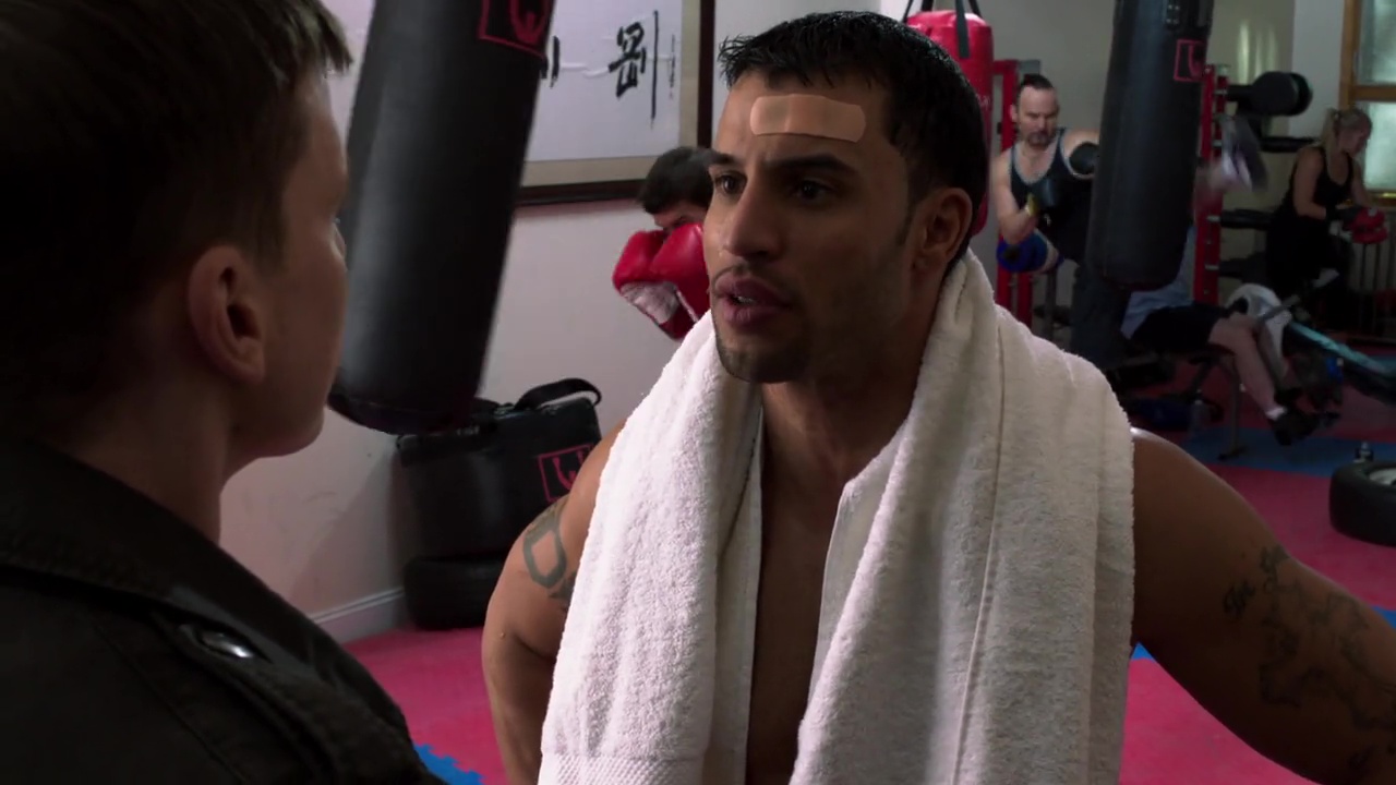 ausCAPS: Danny Henriquez shirtless in Unforgettable 1-08 "Lost Things"