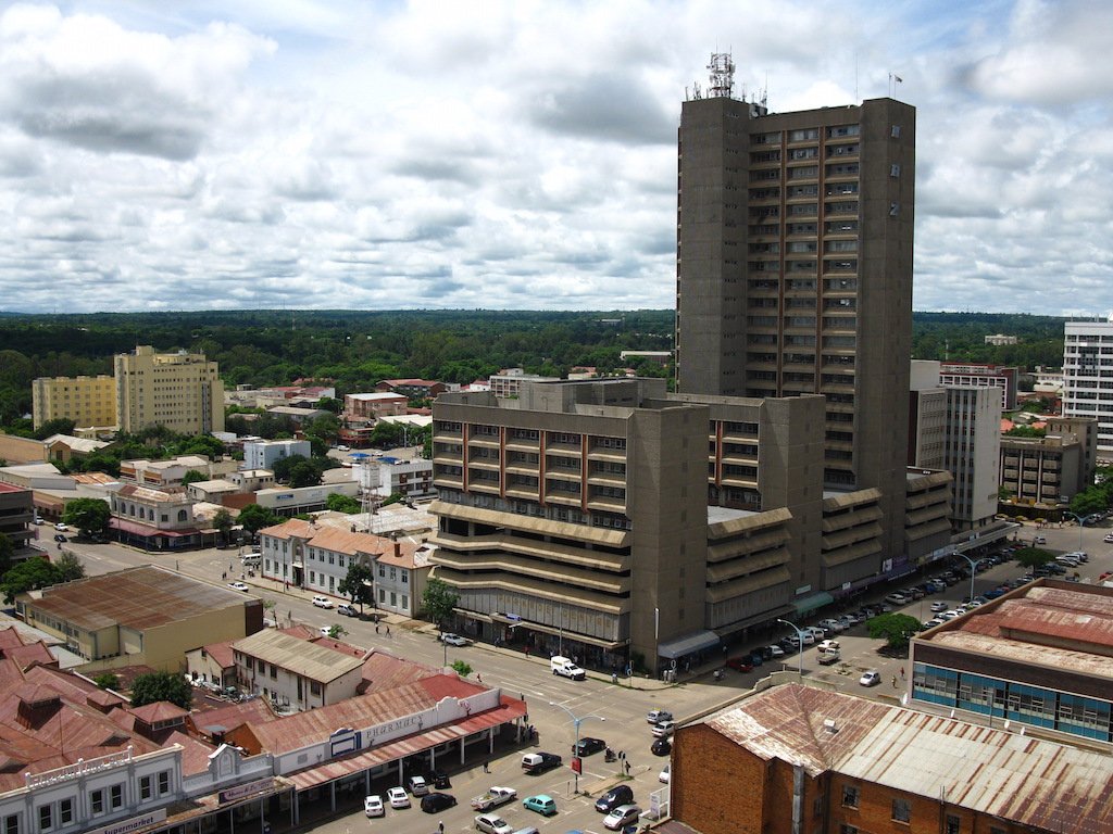 STAMPEDE AS FIRE BREAKS OUT IN NRZ BUILDING newsdzeZimbabweNewsdzeZimbabwe