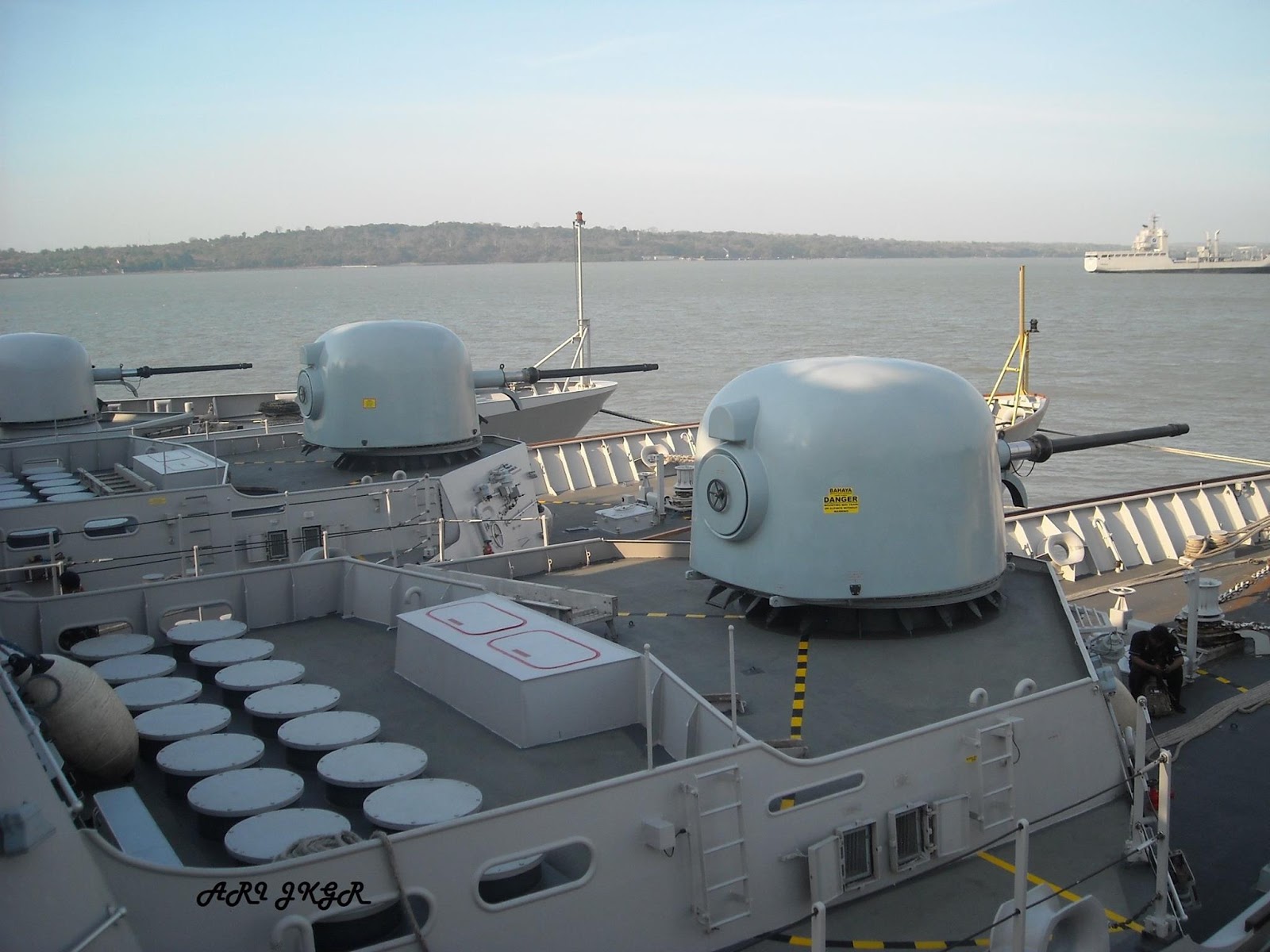 DEFENSE STUDIES: TNI AL Pertimbangkan Rudal Umkhonto untuk MRLF Bung ...