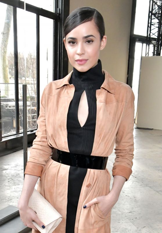 Sofia Carson Web: Paris Fashion Week "Akris"
