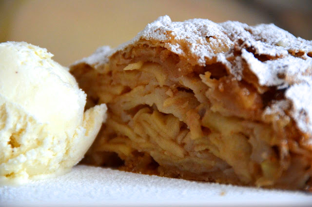 PIZZA FOR BREAKFAST: AUSTRIAN 'APFELSTRUDEL' (APPLE STRUDEL)