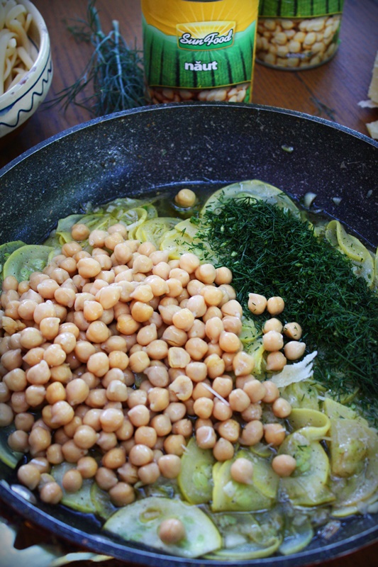 Angel's food: Paste linguine cu naut Sun Food si dovlecel