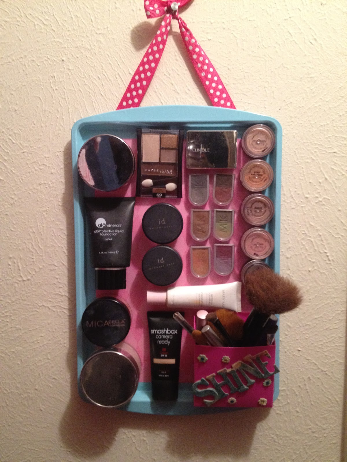 Our Crazy Beautiful Life: Magnetic Make-up Board