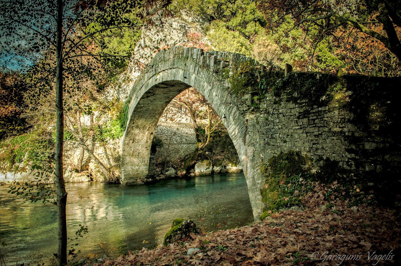 Μοναστήρι Κόνιτσας παλιά Μποτσιφάρι: ΤΟ ΦΑΡΑΓΓΙ ΤΟΥ ΒΙΚΟΥ, ΓΕΙΤΟΝΕΥΕΙ ...