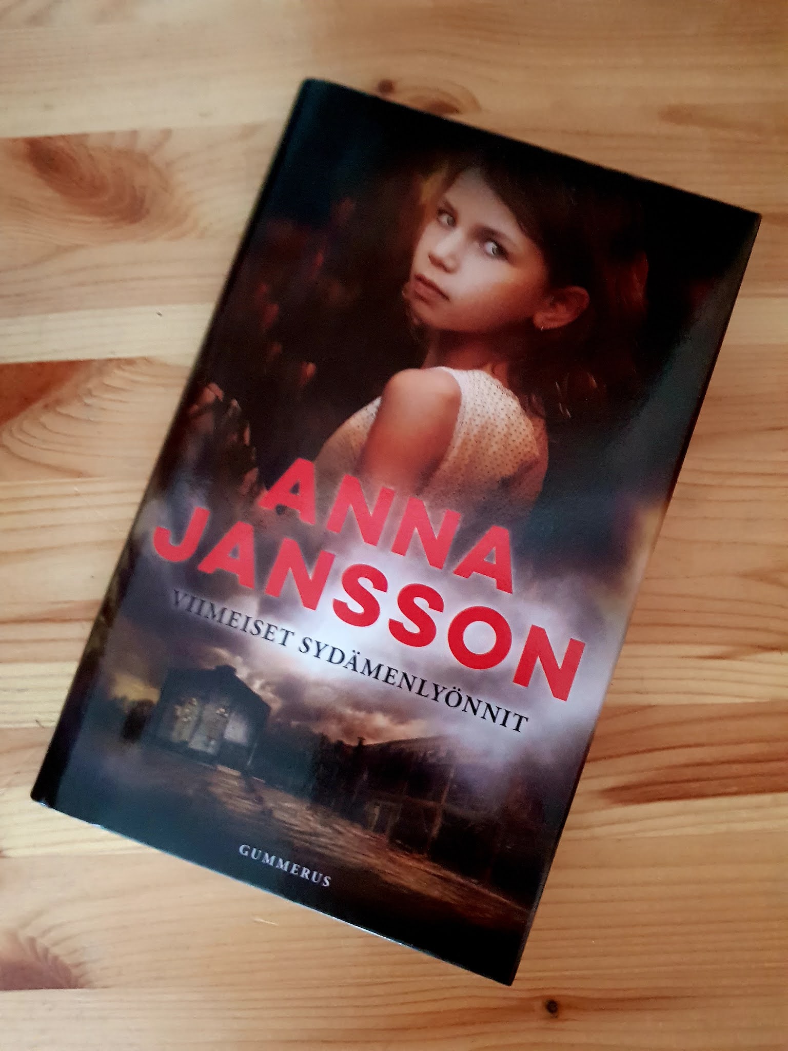 Luetut kirjat -blogi: Anna Jansson: Viimeiset sydämenlyönnit