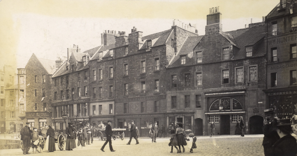 Old Edinburgh: 29 Amazing Vintage Photos Show the Capital of Scotland ...