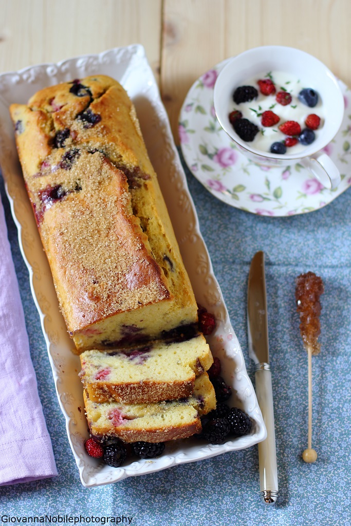 Cake ai frutti di bosco con crema allo yogurt, frutti di bosco ...