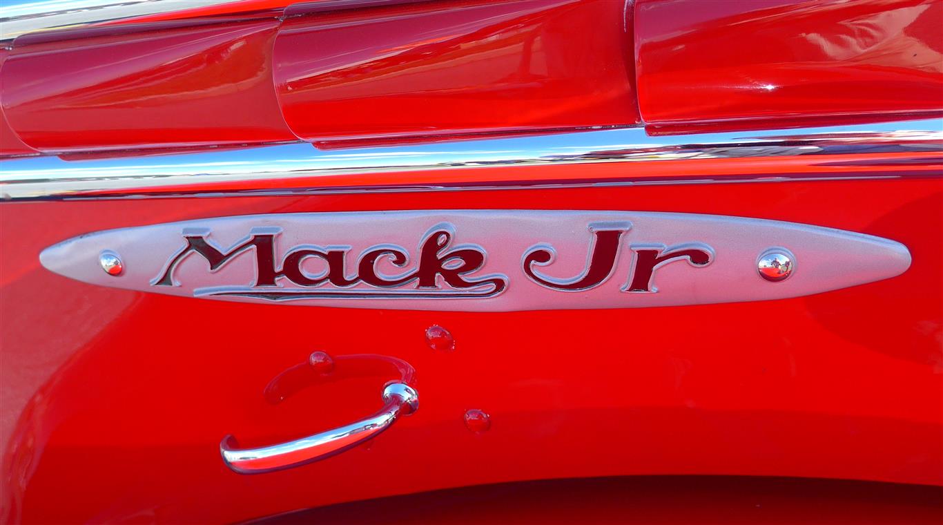 American Auto Emblems: MACK