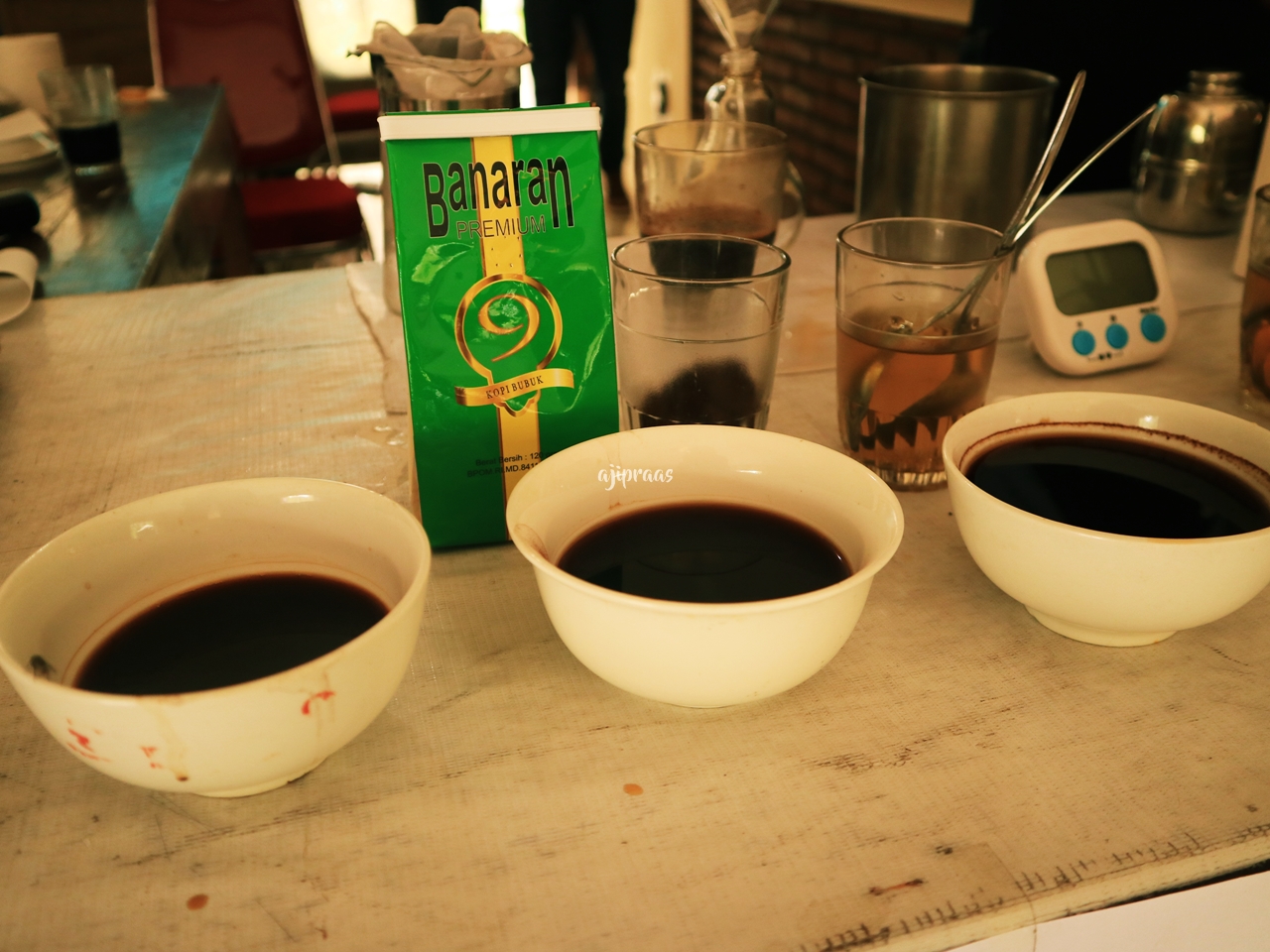 KOPI ITU DIGILING, BUKAN DIGUNTING. - Perindu Jejak