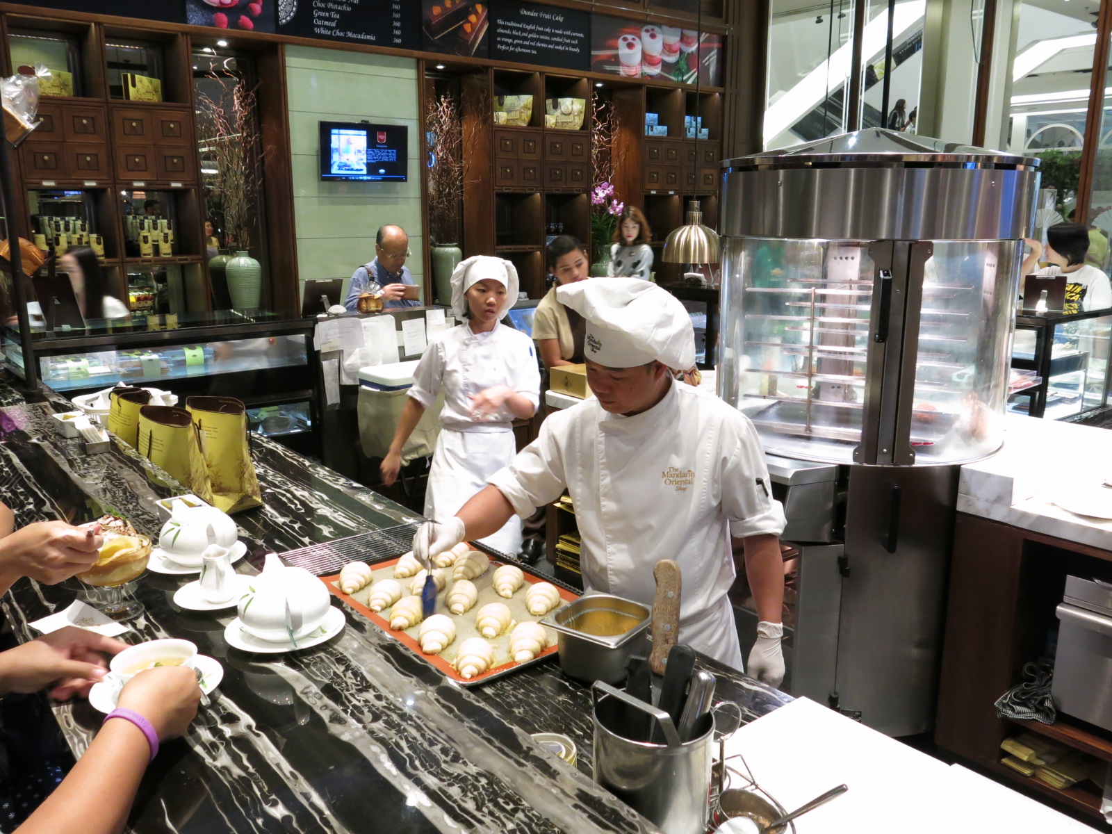 The Mandarin Oriental Cake Shop (Bangkok, THAILAND) ★★★★★ | A traveling ...