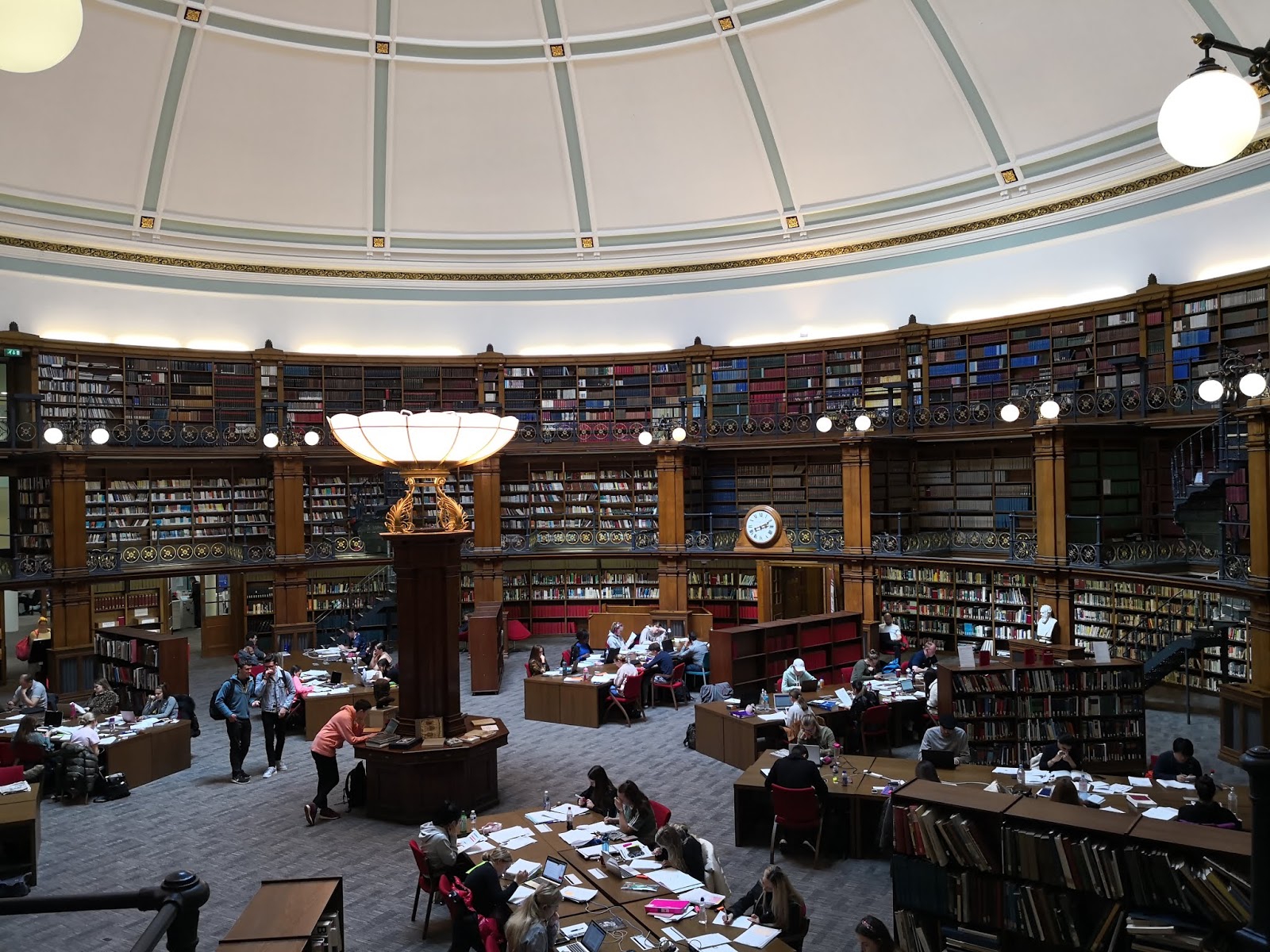 LIVERPOOL CENTRAL LIBRARY - Hi5 the world