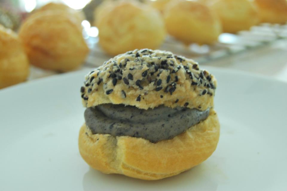 Black Sesame & Vanilla Cookies Top Choux Pastry