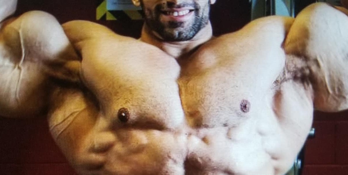 world bodybuilders pictures: italian bodybuilder Nick Russo from naples with fat arms muscles