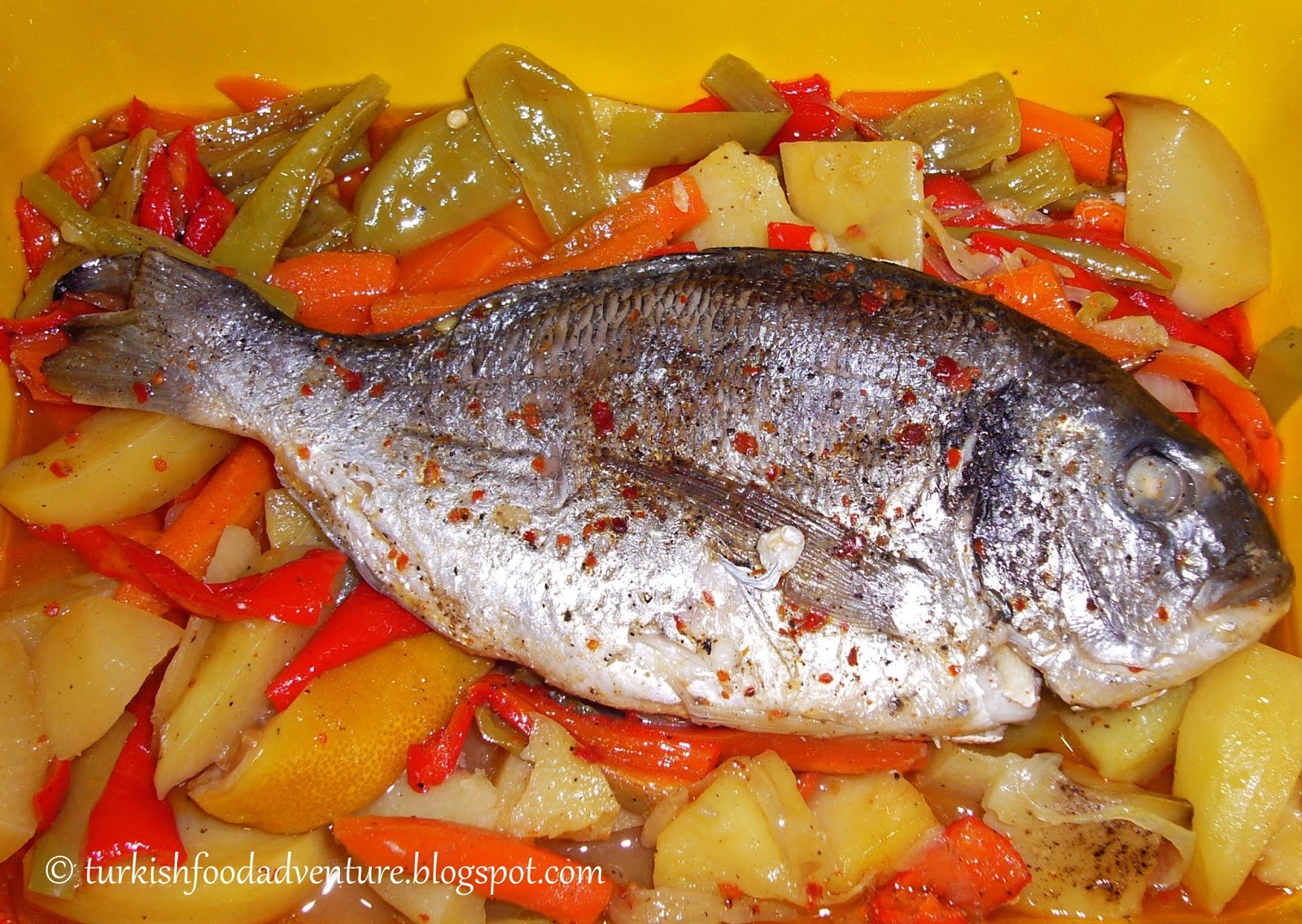 Turkish Food Adventure: Oven Baked Fish with Vegetables - Sebzeli ...