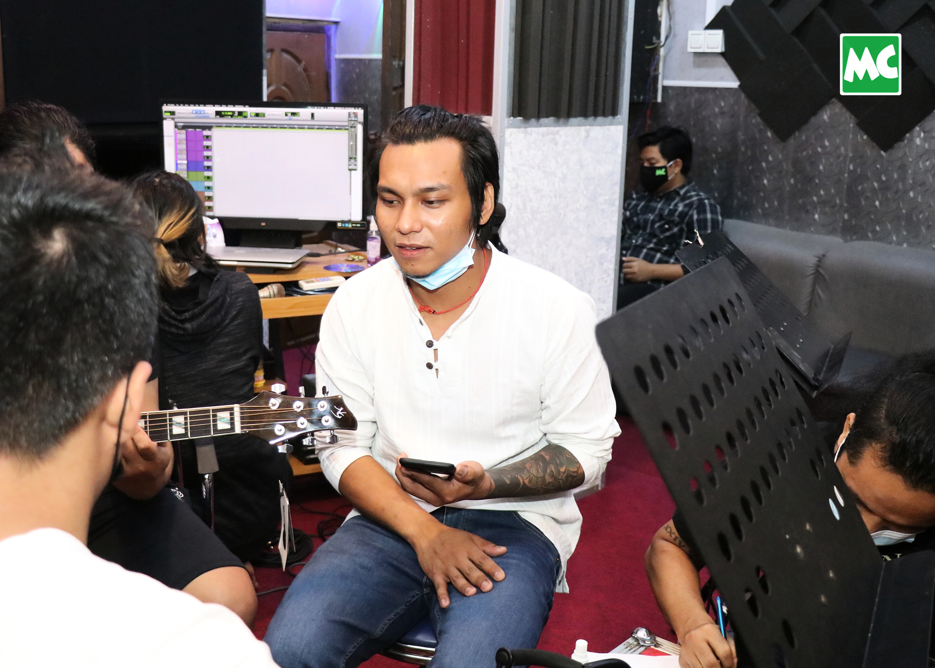 “ဗိုလ်ချုပ်” သီချင်း အသစ်ကို PTL Studio မှာ အသံသွင်းခဲ့တဲ့ ဖြိုးမြတ်အောင်