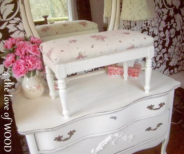 4 the love of wood: VINTAGE DRESSING BENCH