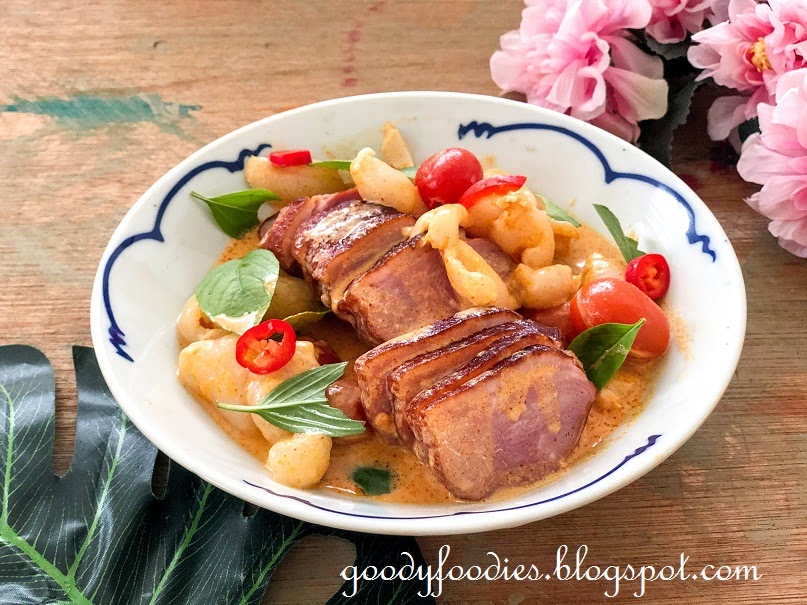 GoodyFoodies: Recipe: Thai Red Curry with Smoked Duck and Lychee
