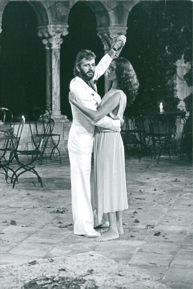 Meet the Beatles for Real: Barefoot dancing