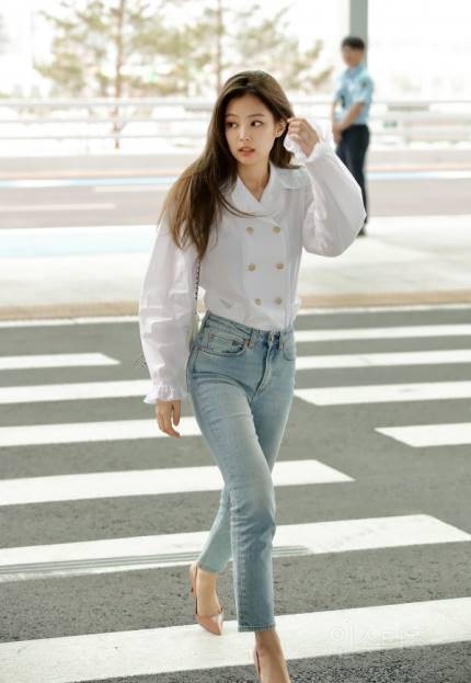 JENNIE IN INSTIZ AREA 18.06.09 - BlackPinkbuzz