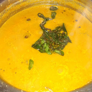 Karamani Kuzhambu Recipe| thatta payir Kuzhambu Recipe | Perum payaru ...