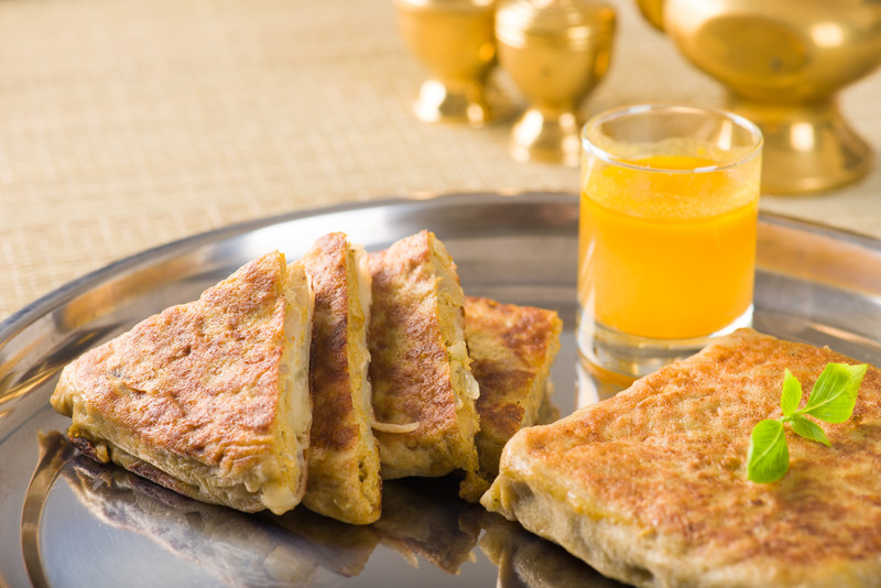 Twinkle Thomas Food Magazine: ARAB MUTABBAQ: A FEAST TO THE TONGUE