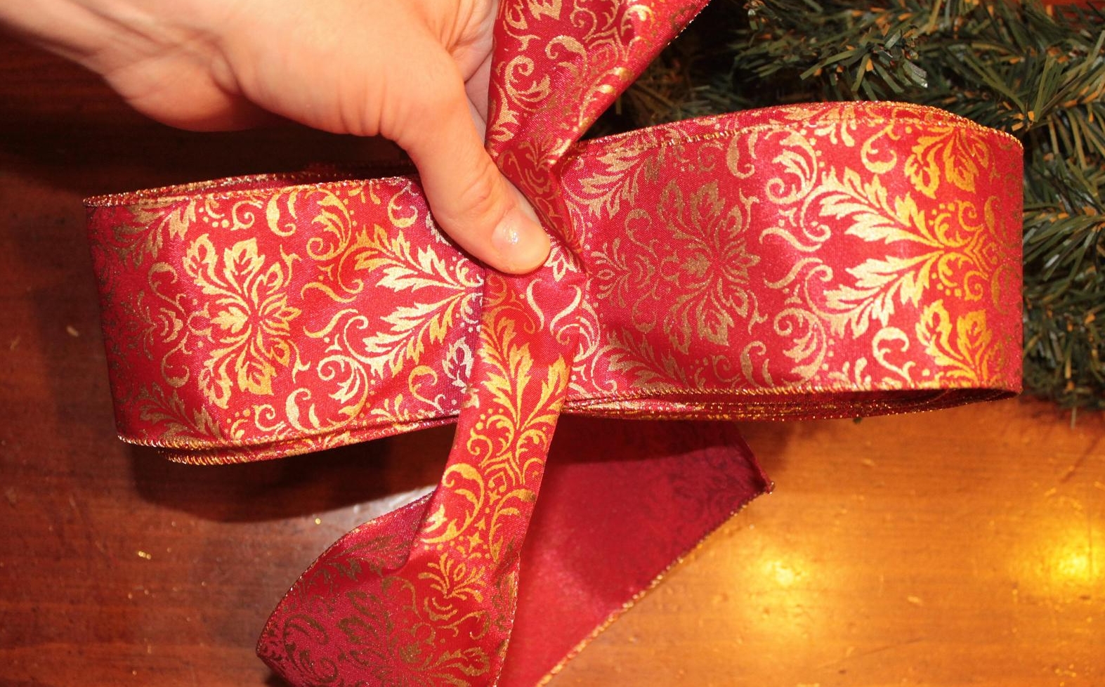 Lilyquilt: Christmas Wreath Ribbon Bow Tutorial