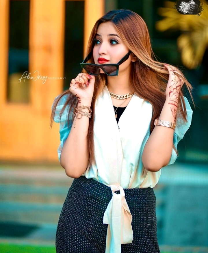 Rabeeca Khan ️ Biography👤, Age, Boyfriend👩‍ ️‍👨, Family👪, Fitness💃 and ...