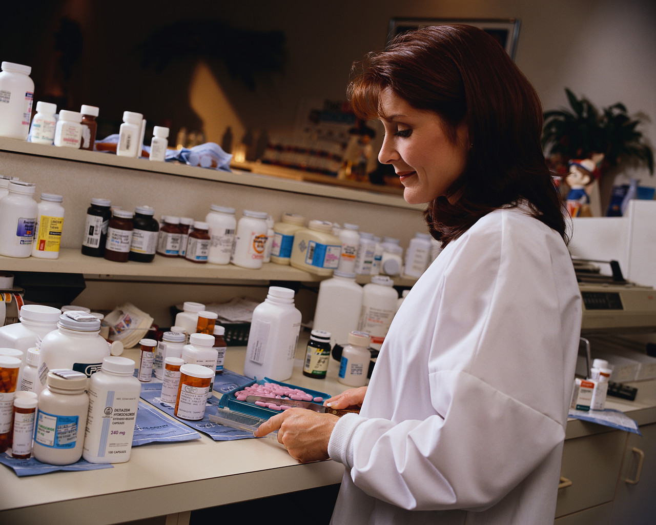 J'veux ton amour ♥: Pharmacist? Lawyer? Translator?